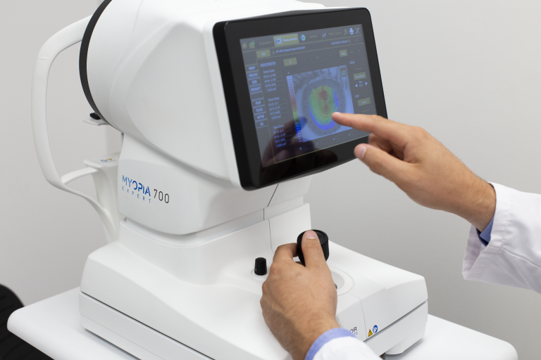 Myopia Expert 700 - Essilor Instruments