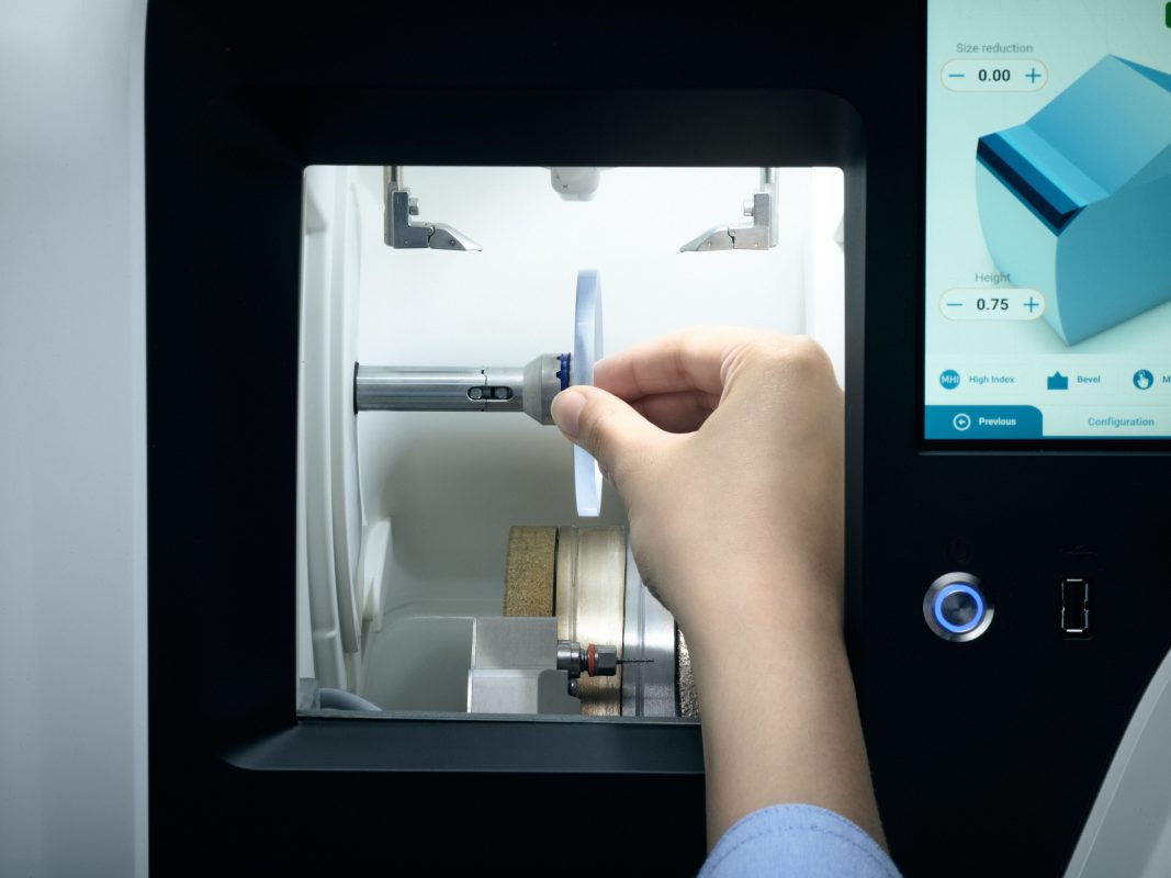 ES 700 - Essilor Instruments