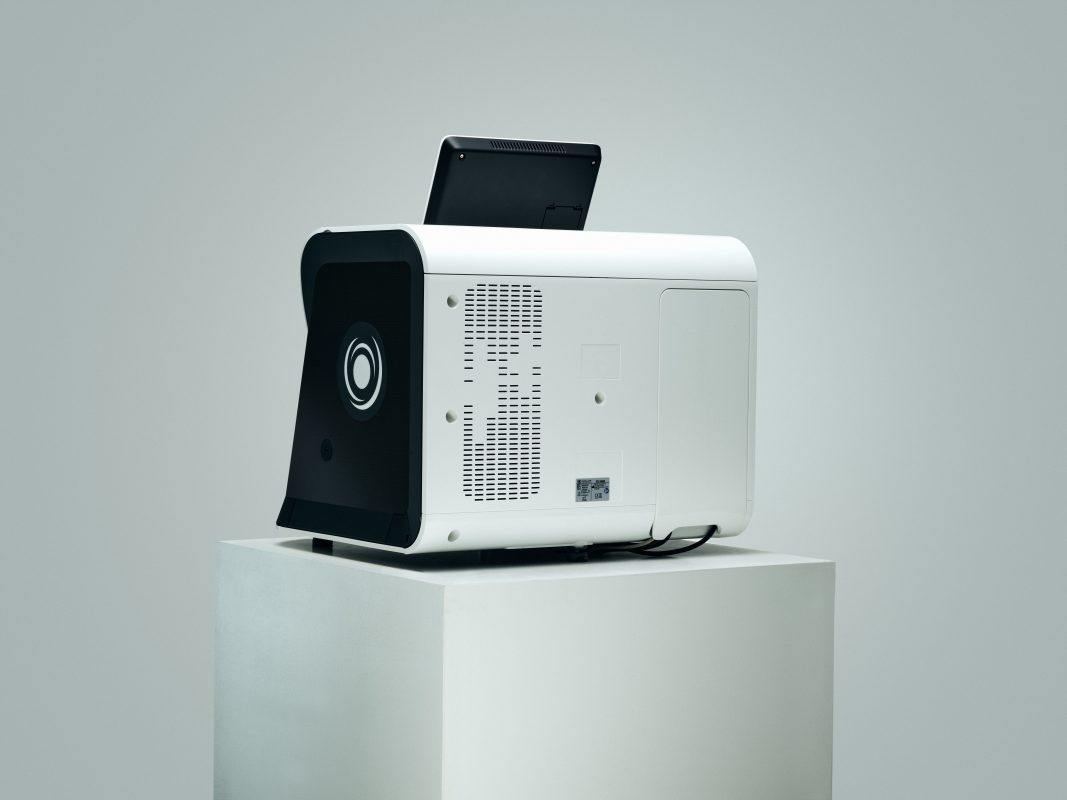 ES 800 30 Right Rear View - Essilor Instruments